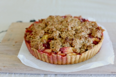 Nectarine raspberry crumble pie | a splash of vanilla