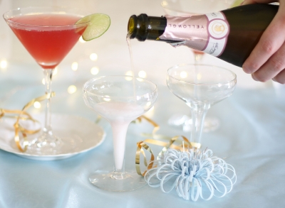 Festive cranberry, champagne and vodka cocktail | a splash of vanilla