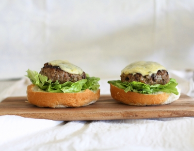 Chilli cheese burgers | a splash of vanilla