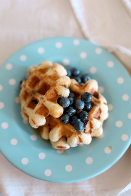 Blueberry waffles | a splash of vanilla