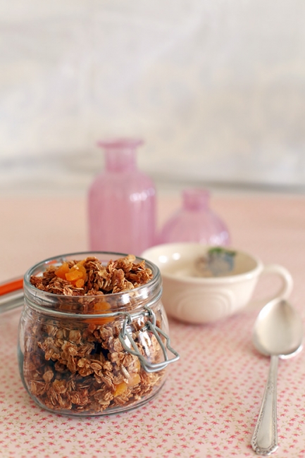 Ginger spice & apricot toasted oat clusters | a splash of vanilla